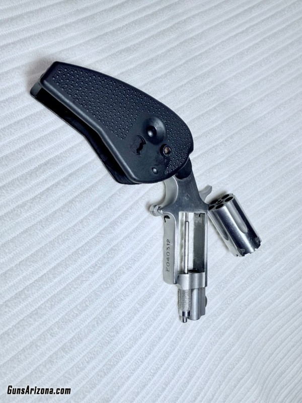 NAA .22 Magnum “Carbine / Folding Grip” revolver, 5-shot Cylinder ...