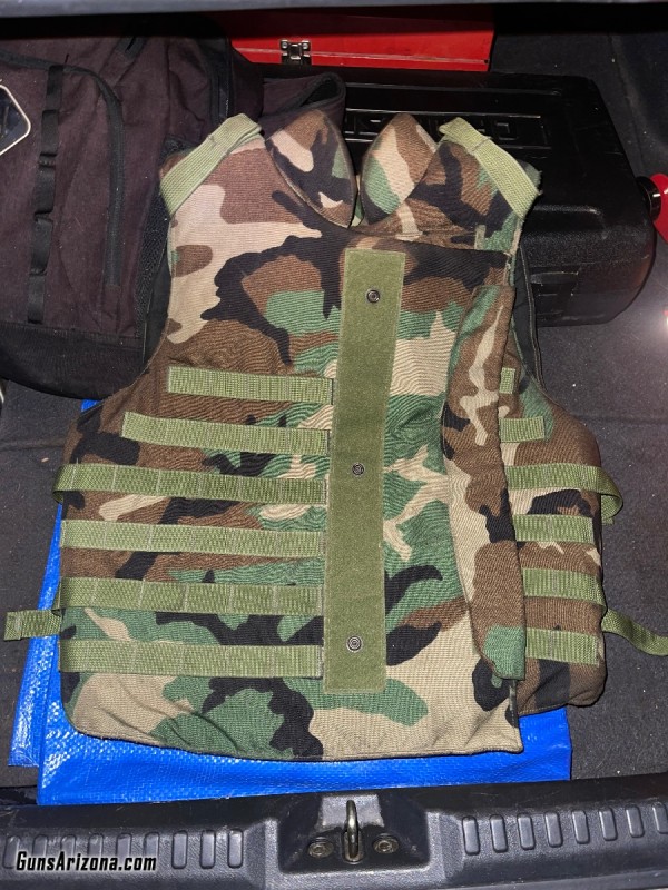 Bullet proof best Kevlar 400$ obo no sweat stains or smells | Tactical ...